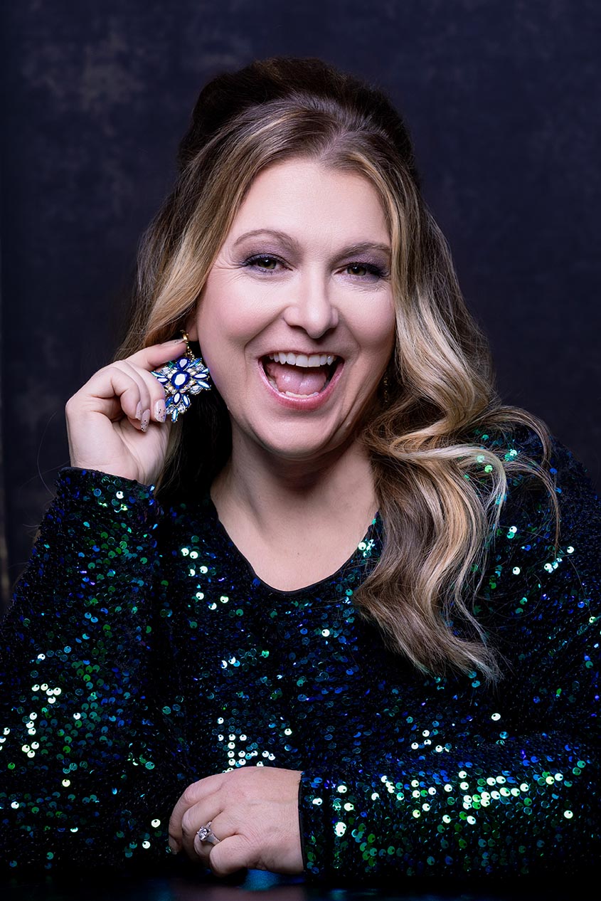 Stand Out: Use Color to Create Impactful Headshots – Cincy
